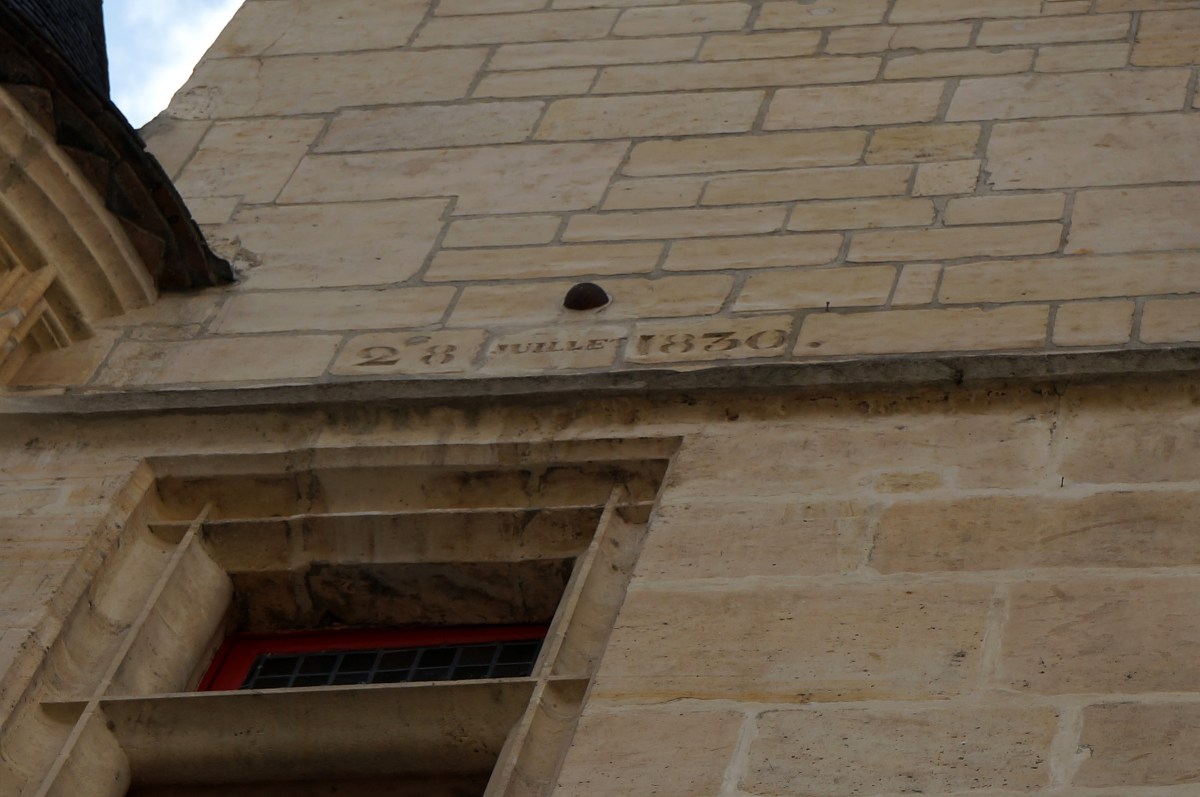 Red Windows in Paris – Travel with Intent