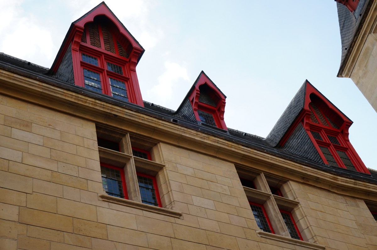 Red Windows in Paris – Travel with Intent