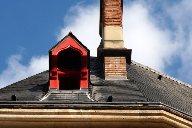 Red Windows in Paris – Travel with Intent