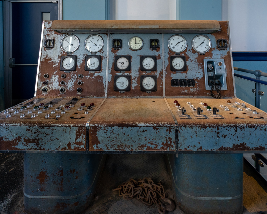 Piano to control the caisson gates – Travel with Intent